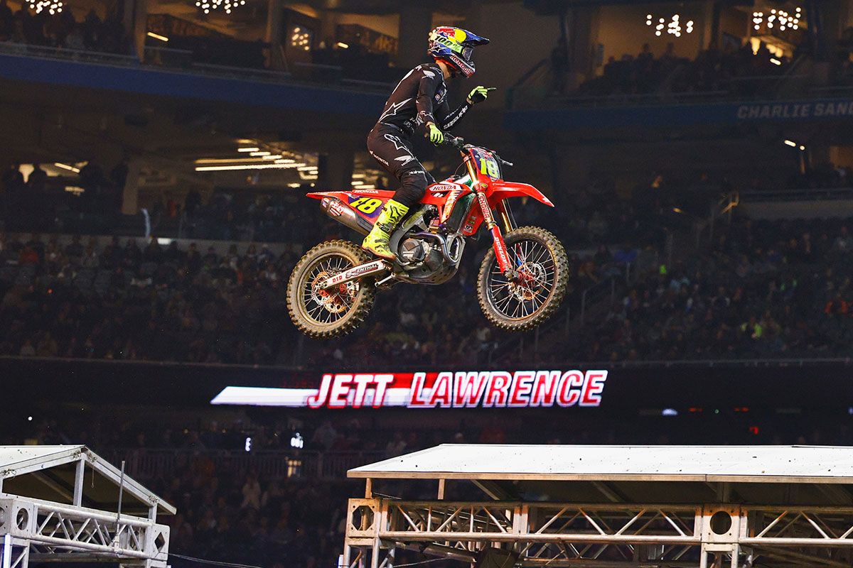 Lawrence becomes first two-time winner of 2024 in Detroit | MotoOnline.com