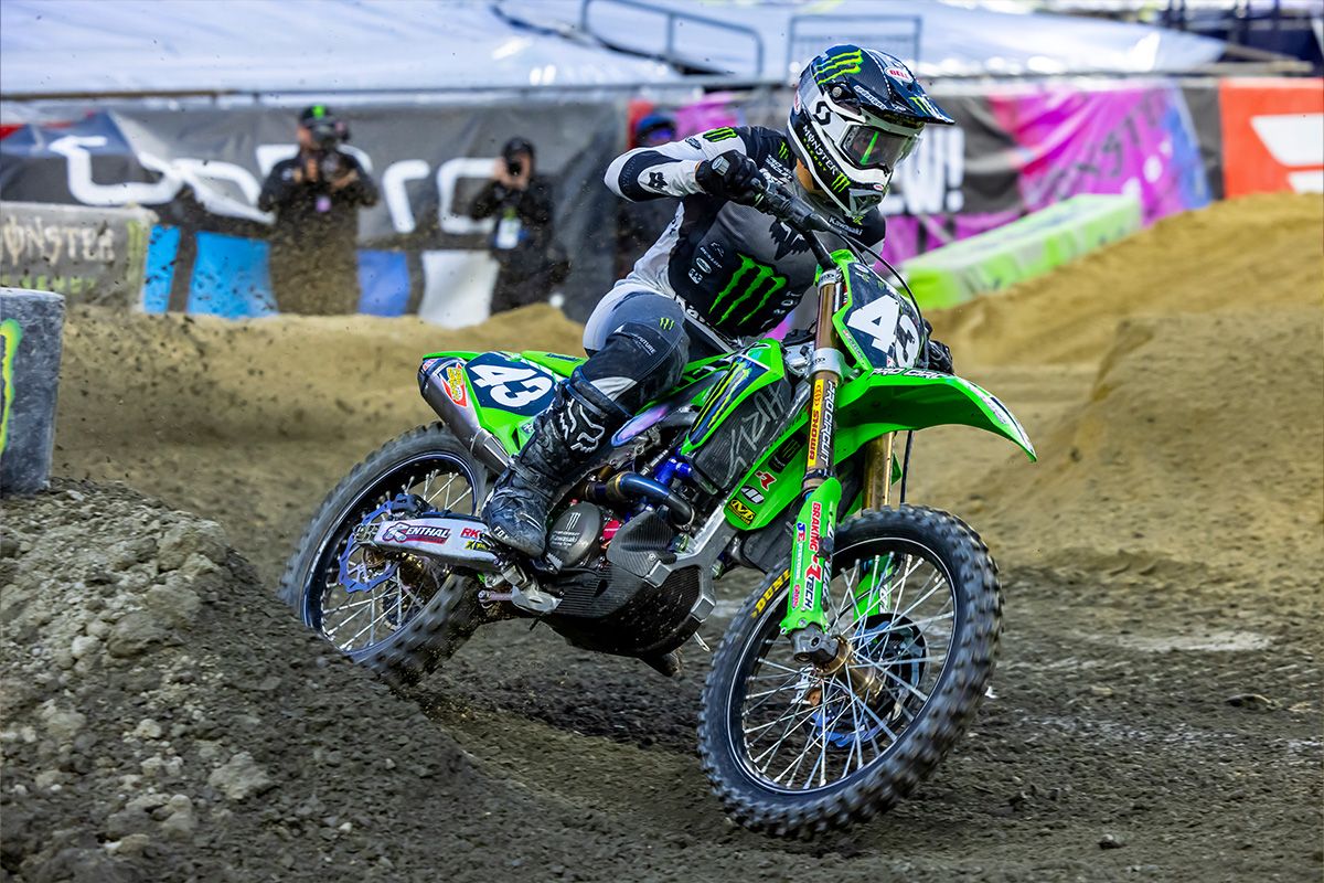 Bruised Hammaker okay after Foxborough crash | MotoOnline.com