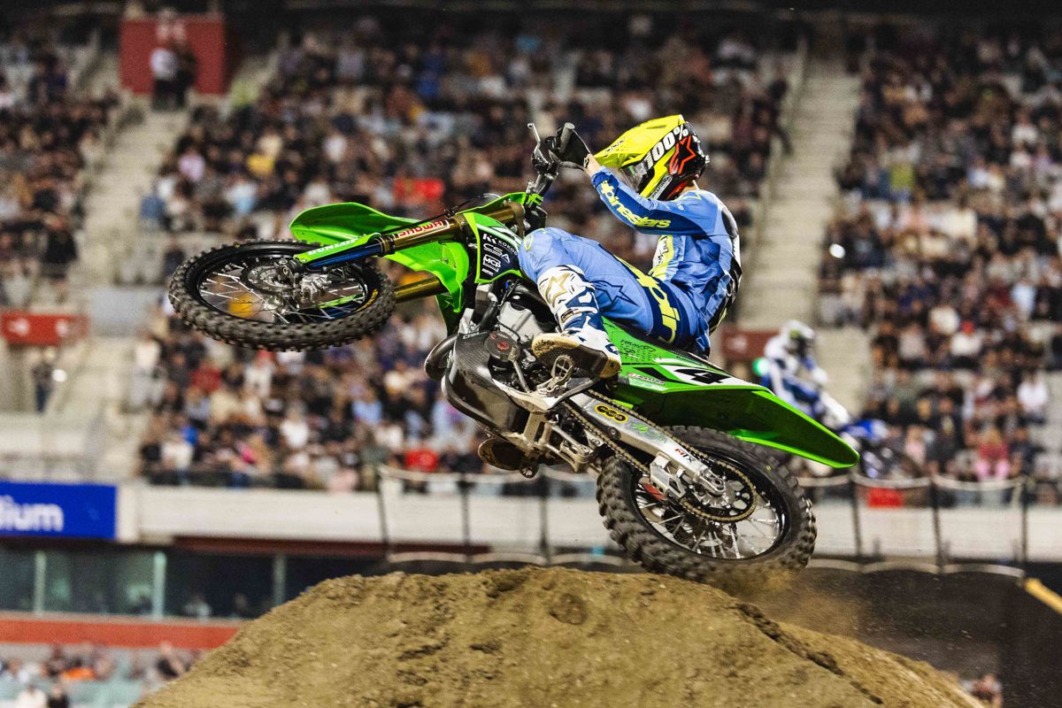 Clout confirms Kawasaki commitment through 2025 season - MotoOnline.com.au