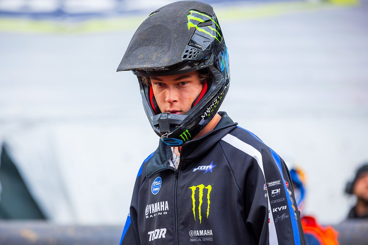Bennick sustains fractured vertebra in Philadelphia fall | MotoOnline.com