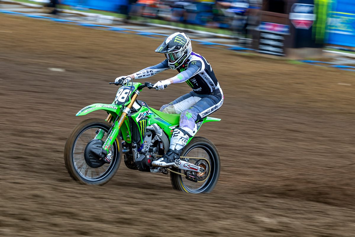 Adams to miss Southwick with broken index finger | MotoOnline.com