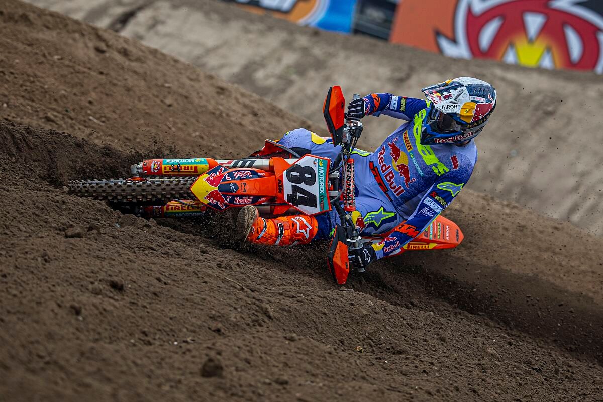 Meet the Red Bull KTM Factory Racing Team ahead of Australian MXGP ...