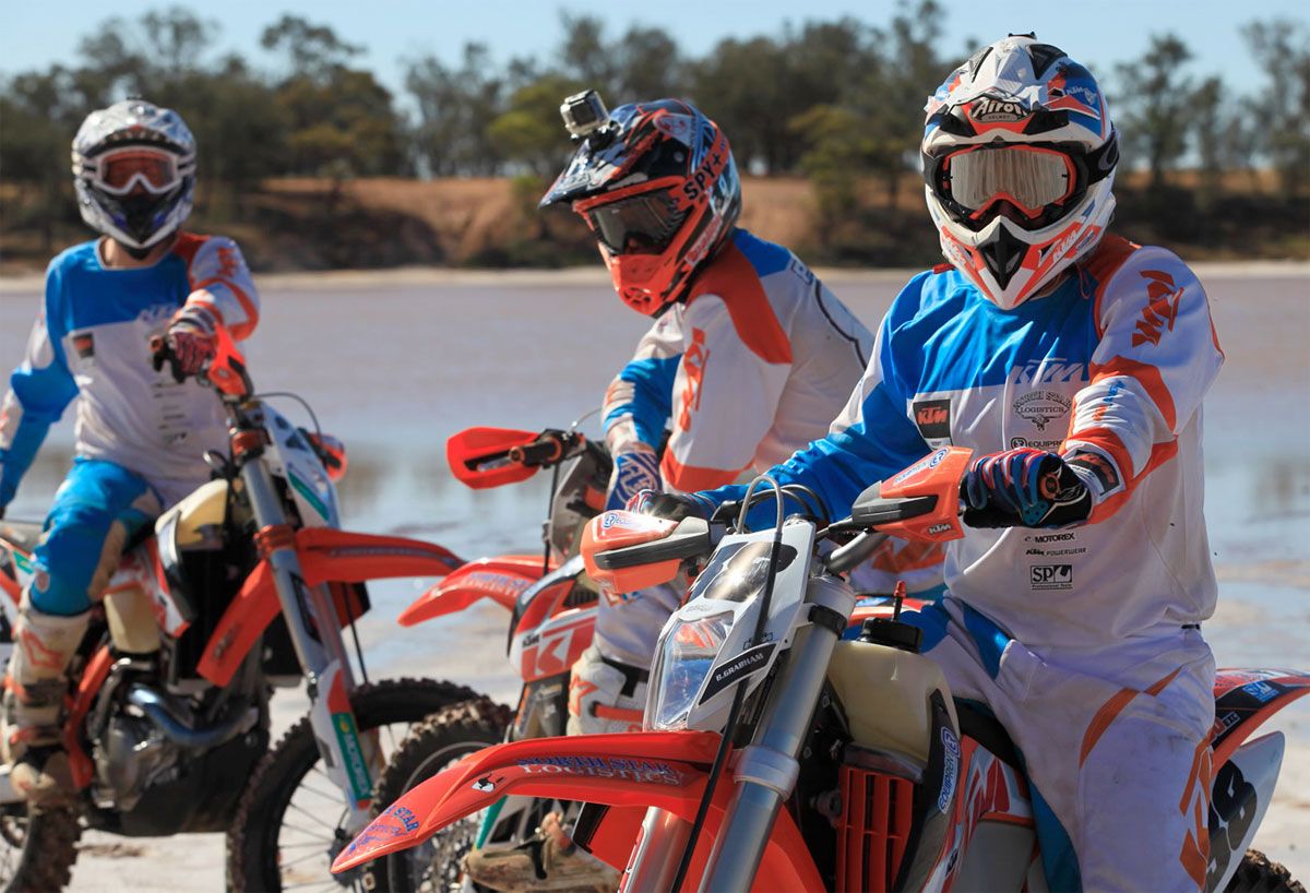 Price takes on Grabham as desert Tri-Series commences | MotoOnline.com